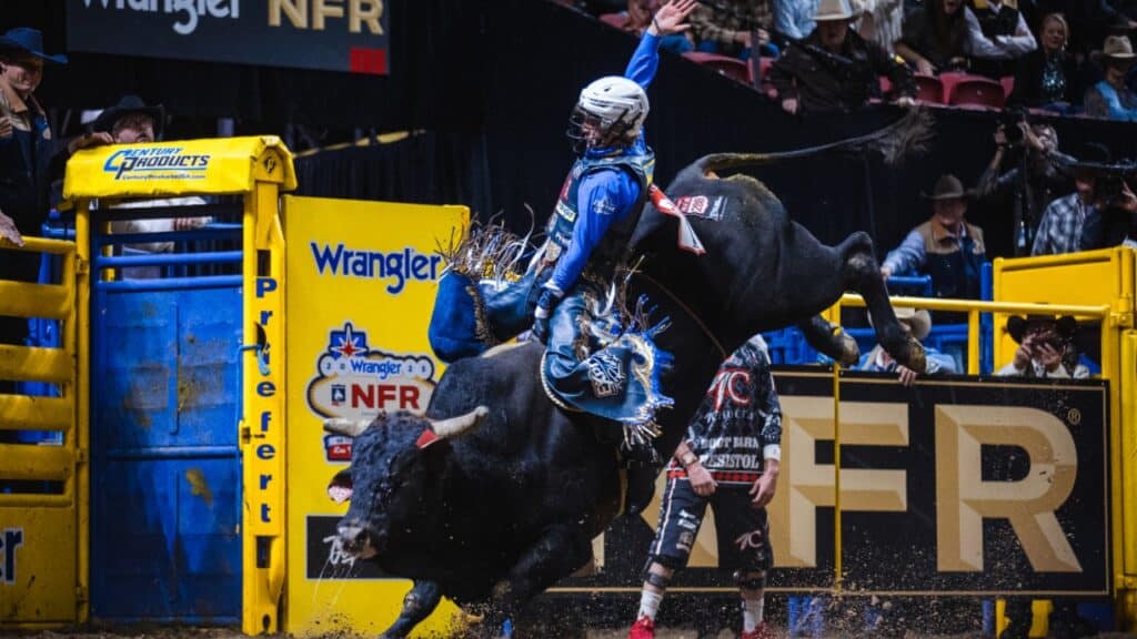 NFR Round 6 Recap: Stetson Wright’s Wild Night, Team Roping Race Heats ...